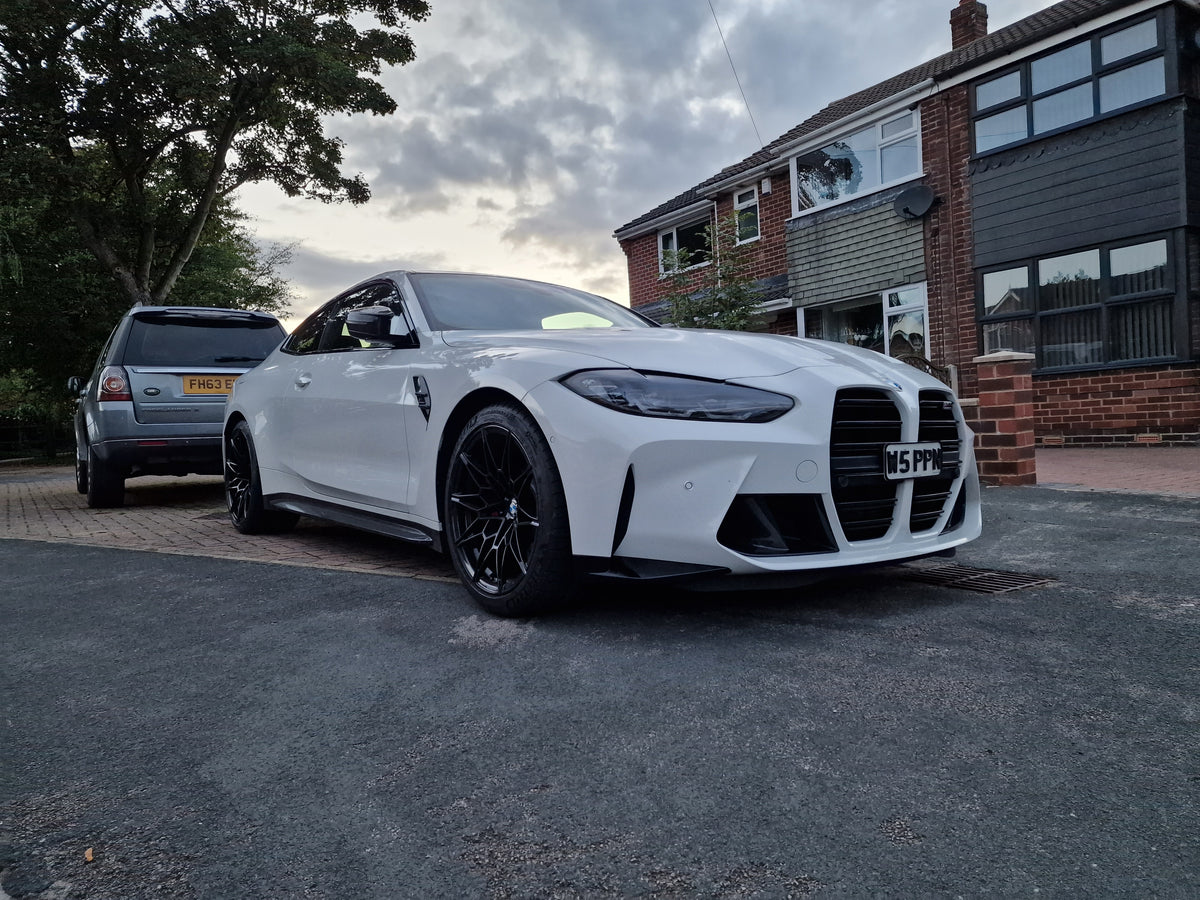 BMW M4 with some short 4D gel plates – Crystal Plates