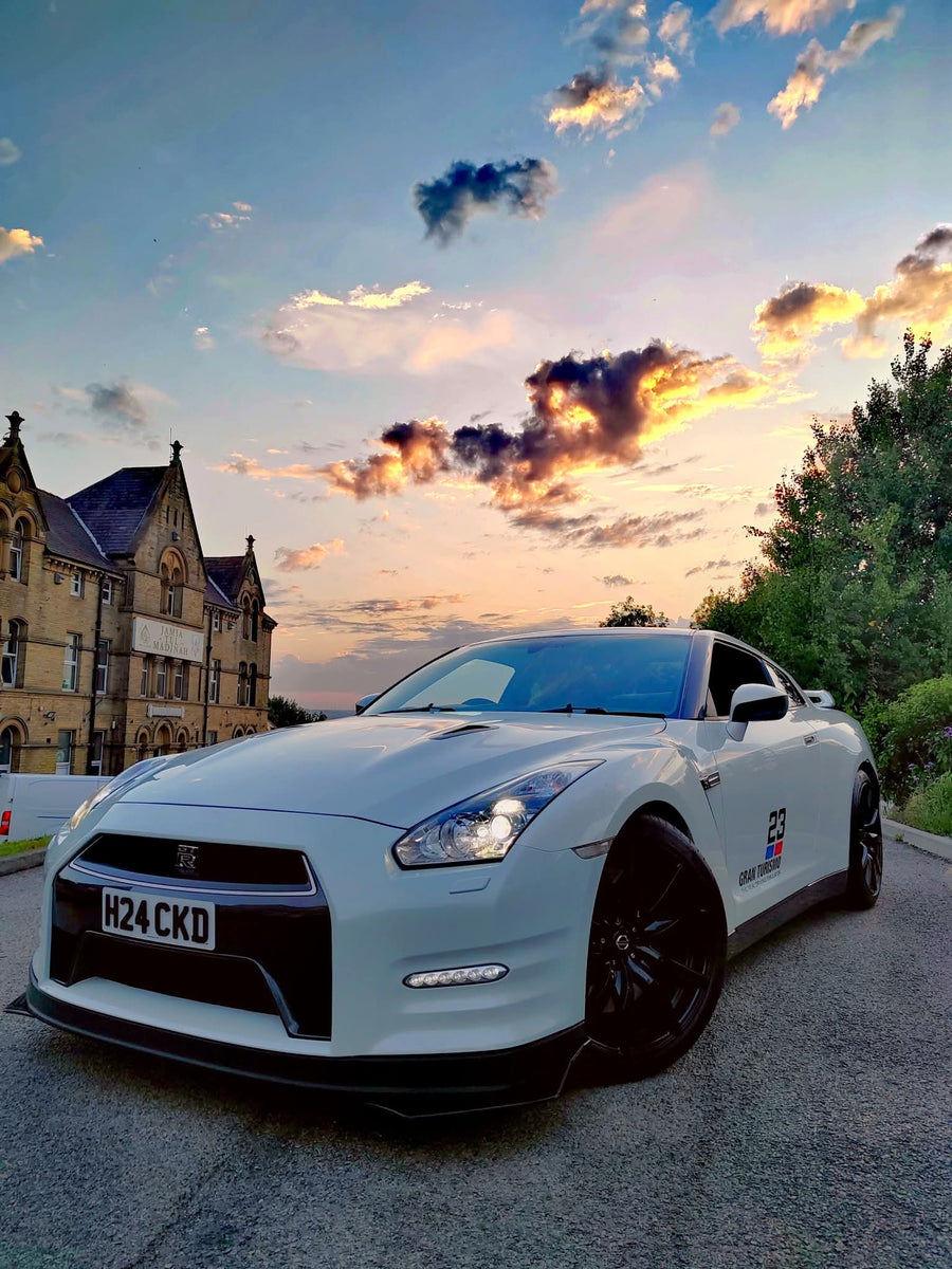 Nissan GTR R35 with some short 4D gel plates – Crystal Plates