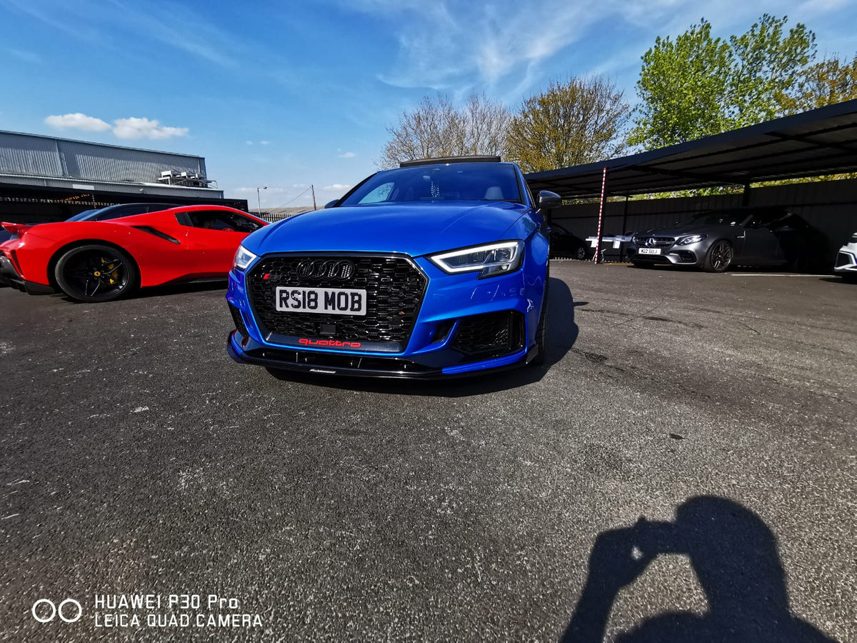 Blue Audi RS3 8V with some 3D gel plates – Crystal Plates